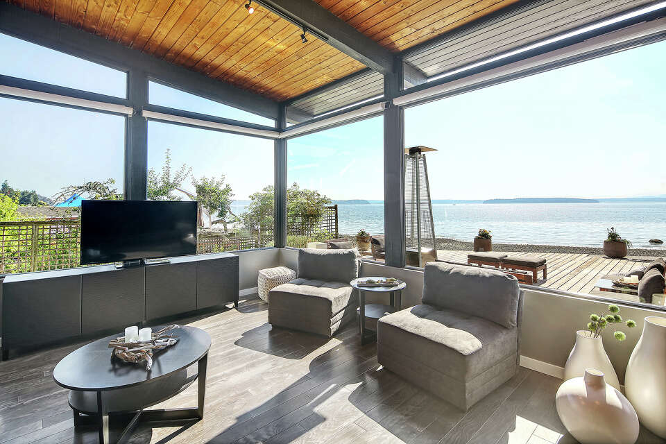 $1.725M Seattle beach house has eagles, seals as neighbors