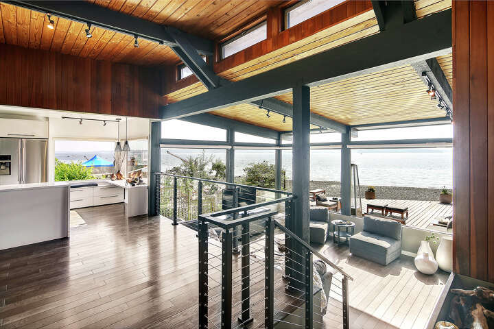 $1.725M Seattle beach house has eagles, seals as neighbors