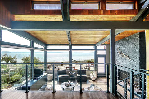 $1.725M Seattle beach house has eagles, seals as neighbors