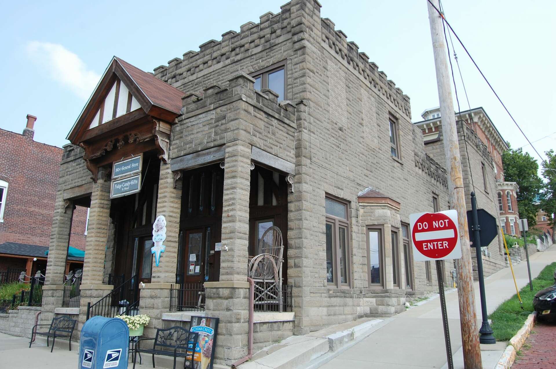A building from the 1904 World's Fair in St. Louis located in Alton ...