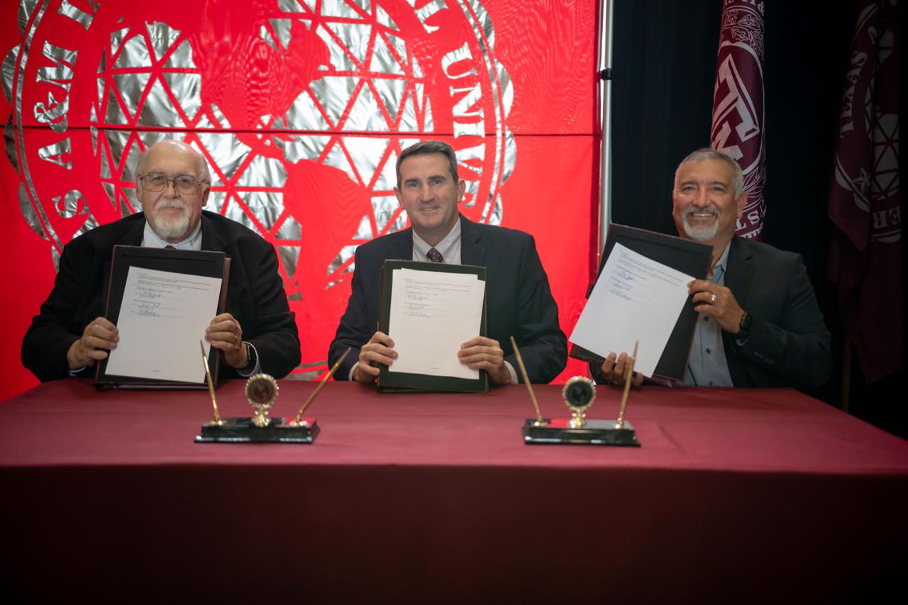 TAMIU signs MOU with Freer ISD