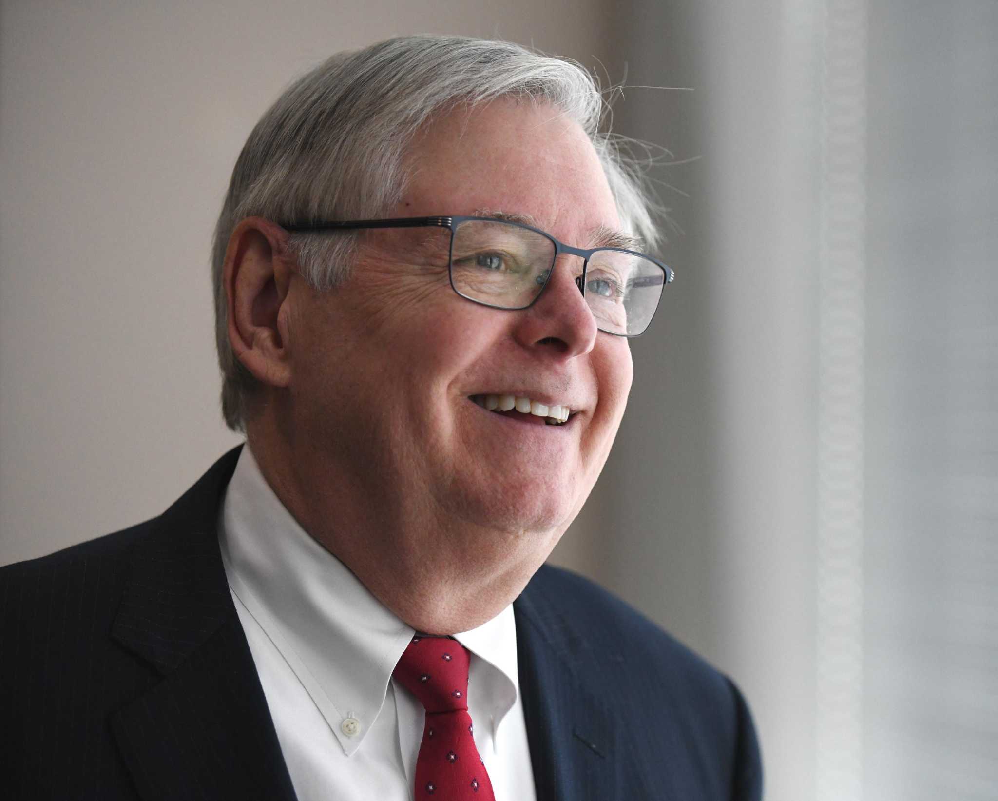 Martin hands in signatures to force primary against Simmons