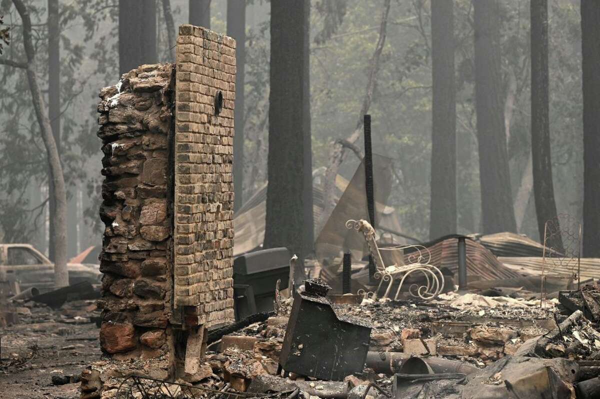 Over 10,000 structures threatened as Dixie Fire grows to 221,504 acres