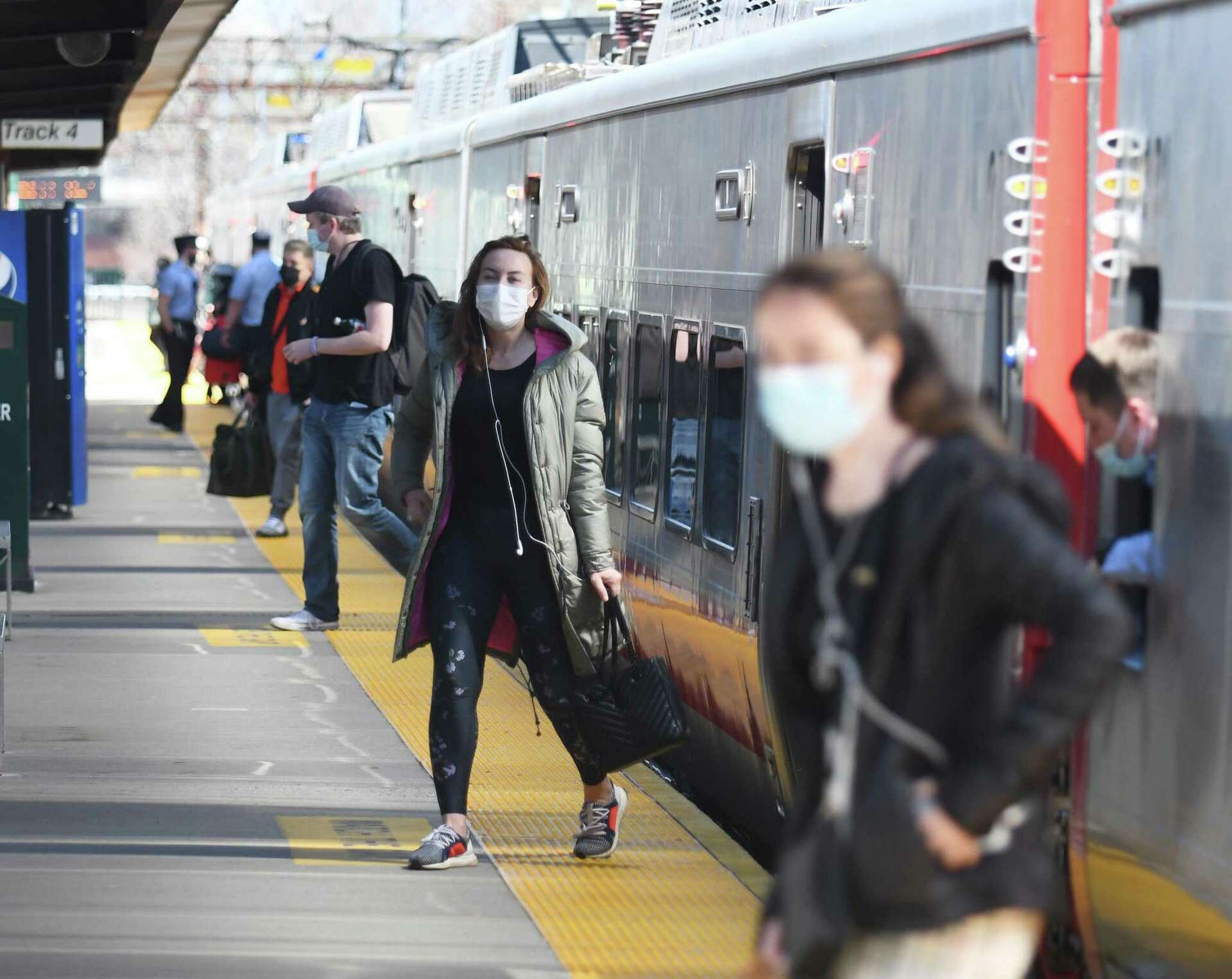 10 places to visit by train along the New Haven Metro-north line in ...