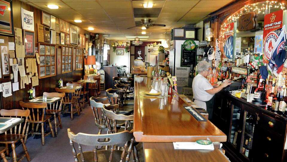 Slick’s Tavern in Schenectady to reopen, and more restaurant news