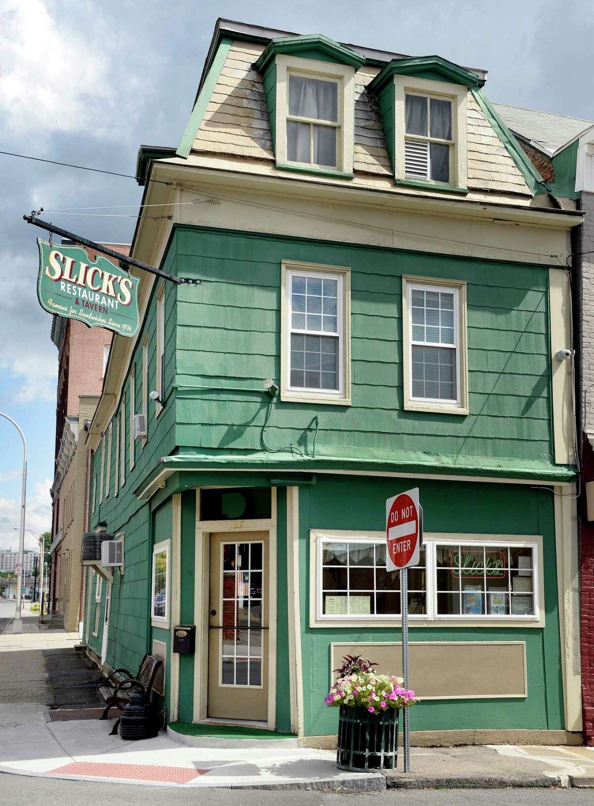 Slick’s Tavern in Schenectady to reopen, and more restaurant news