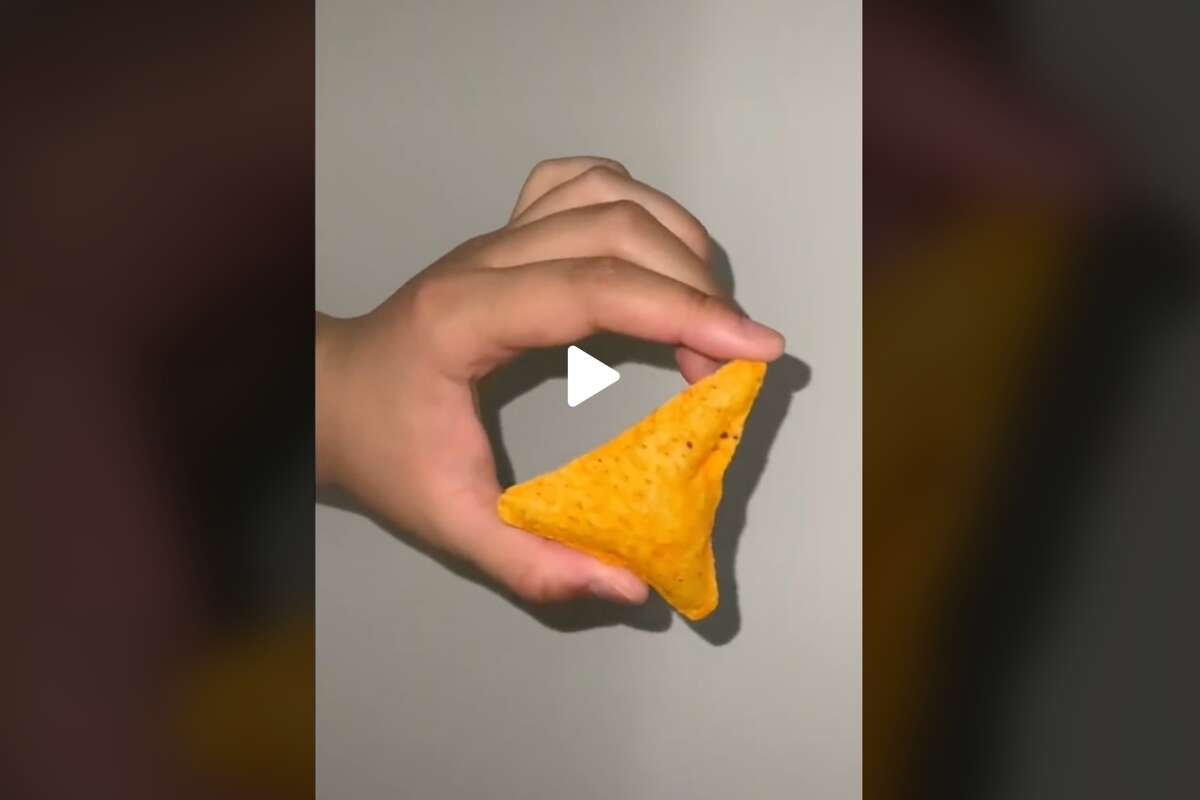 Doritos Australia rewards a girl who found an inflated dorito with $ 20,000