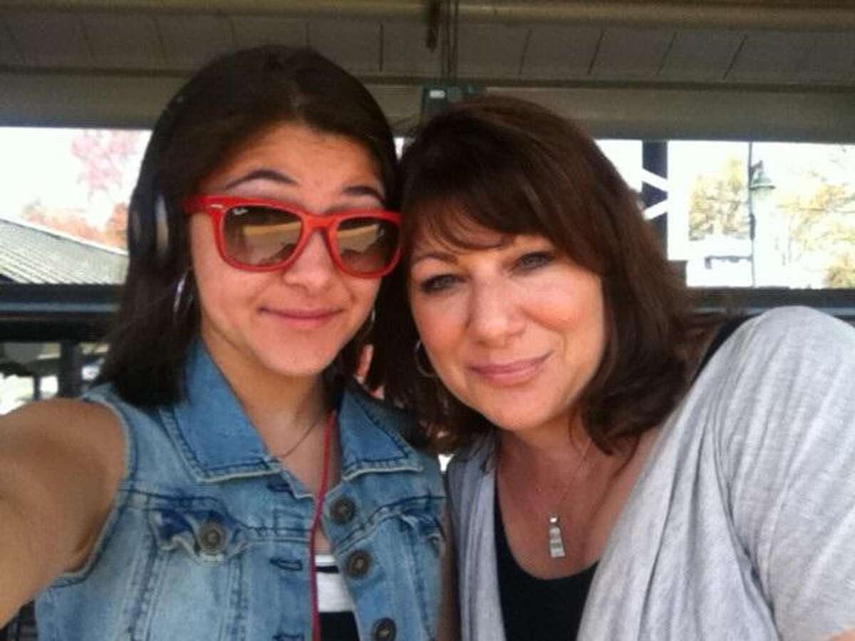 Slain teen’s phone reveals ‘emotional’ messages she never got to read