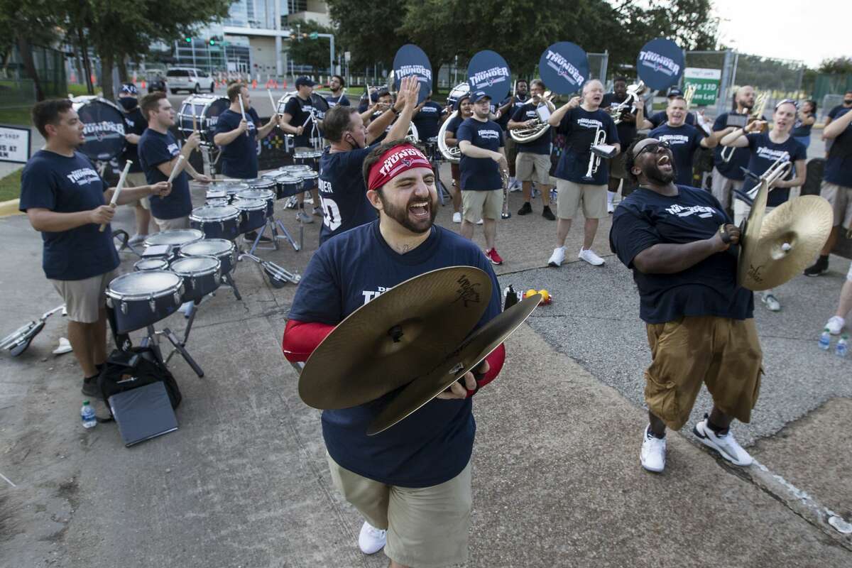 PHOTOS: Texans players enjoying fans at practice