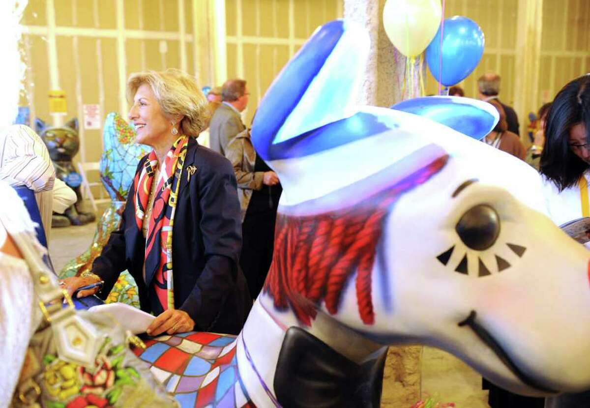 Stamford sculpture auction a hair-raising success