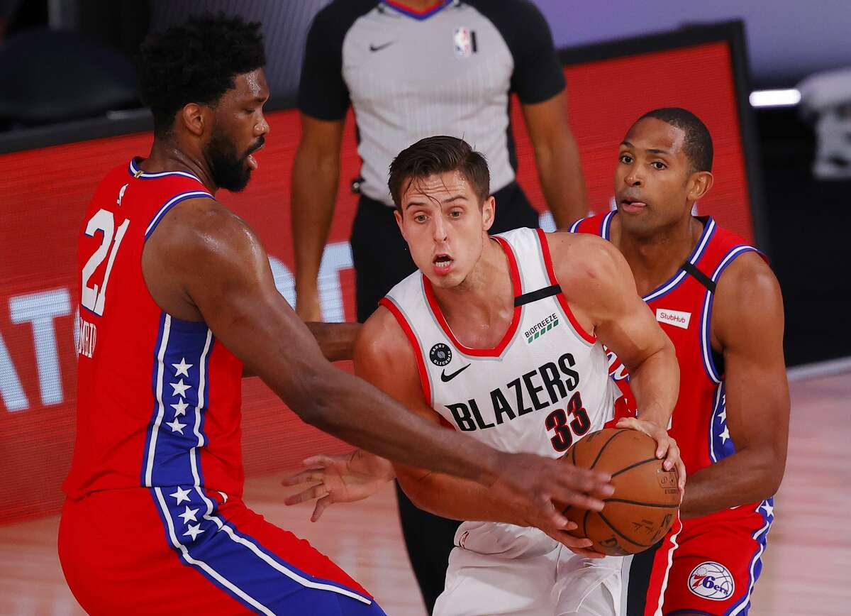 San Antonio Spurs sign Zach Collins to 3-year deal