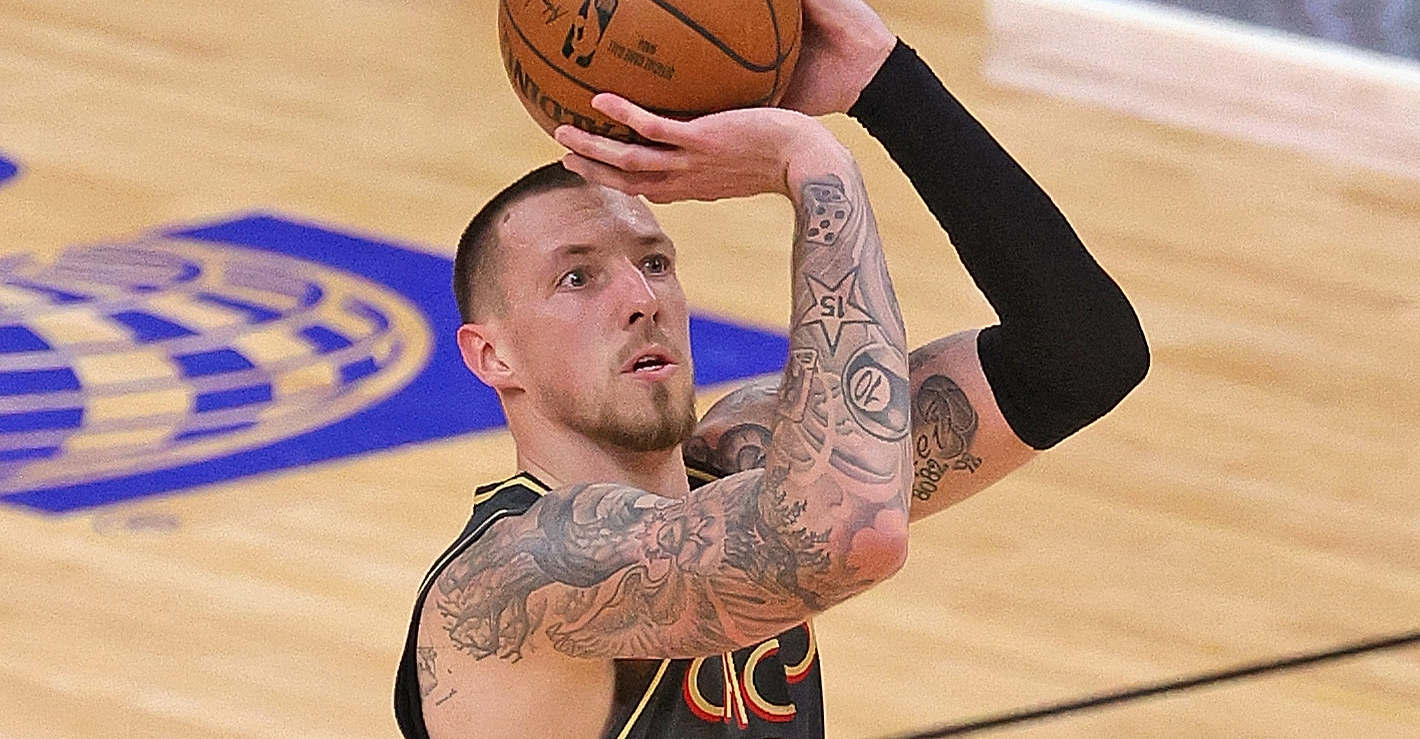 Rockets, center Daniel Theis agree to 4-year deal