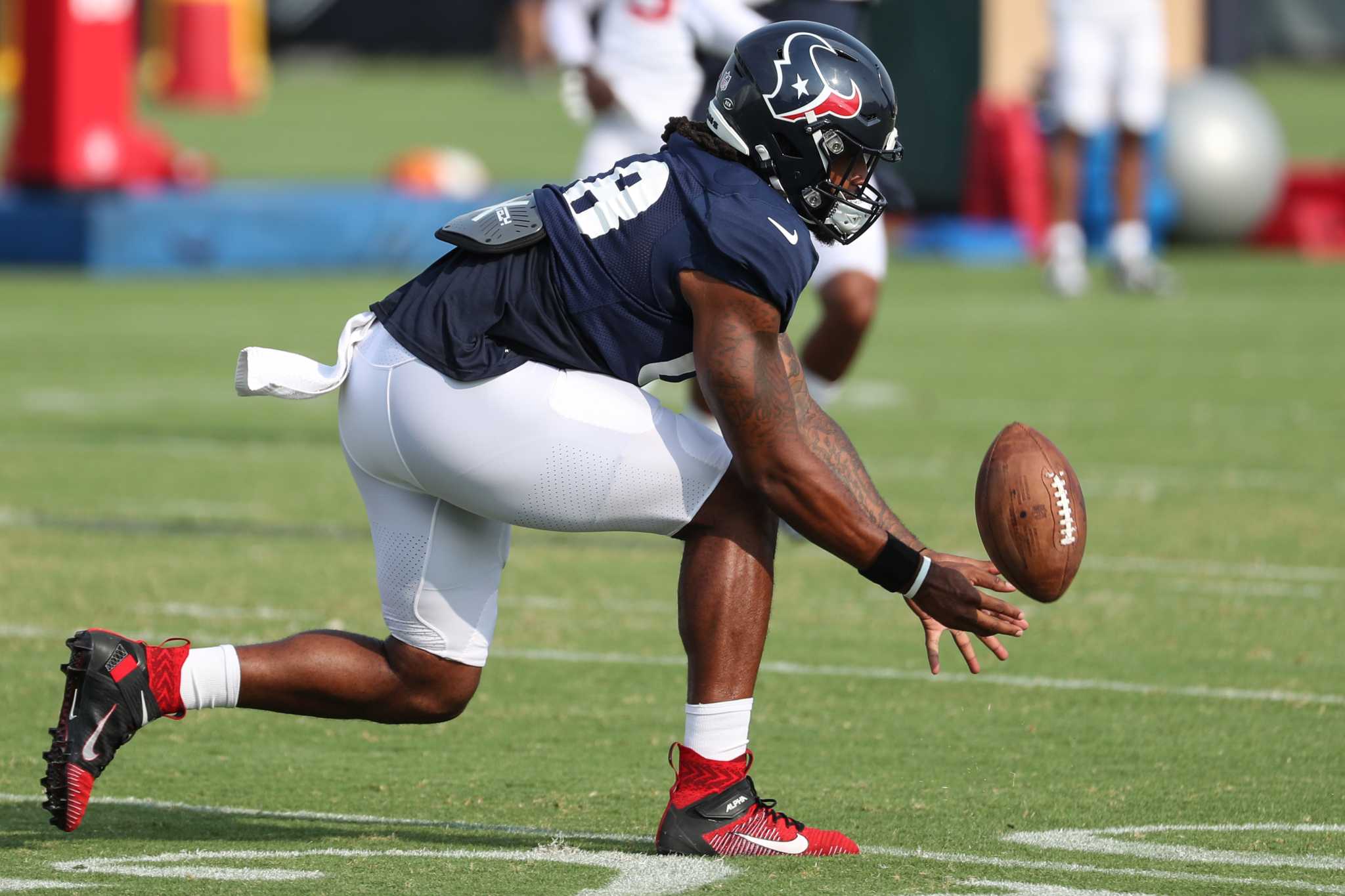 Texans veterans Jordan Akins, Bradley Roby not practicing