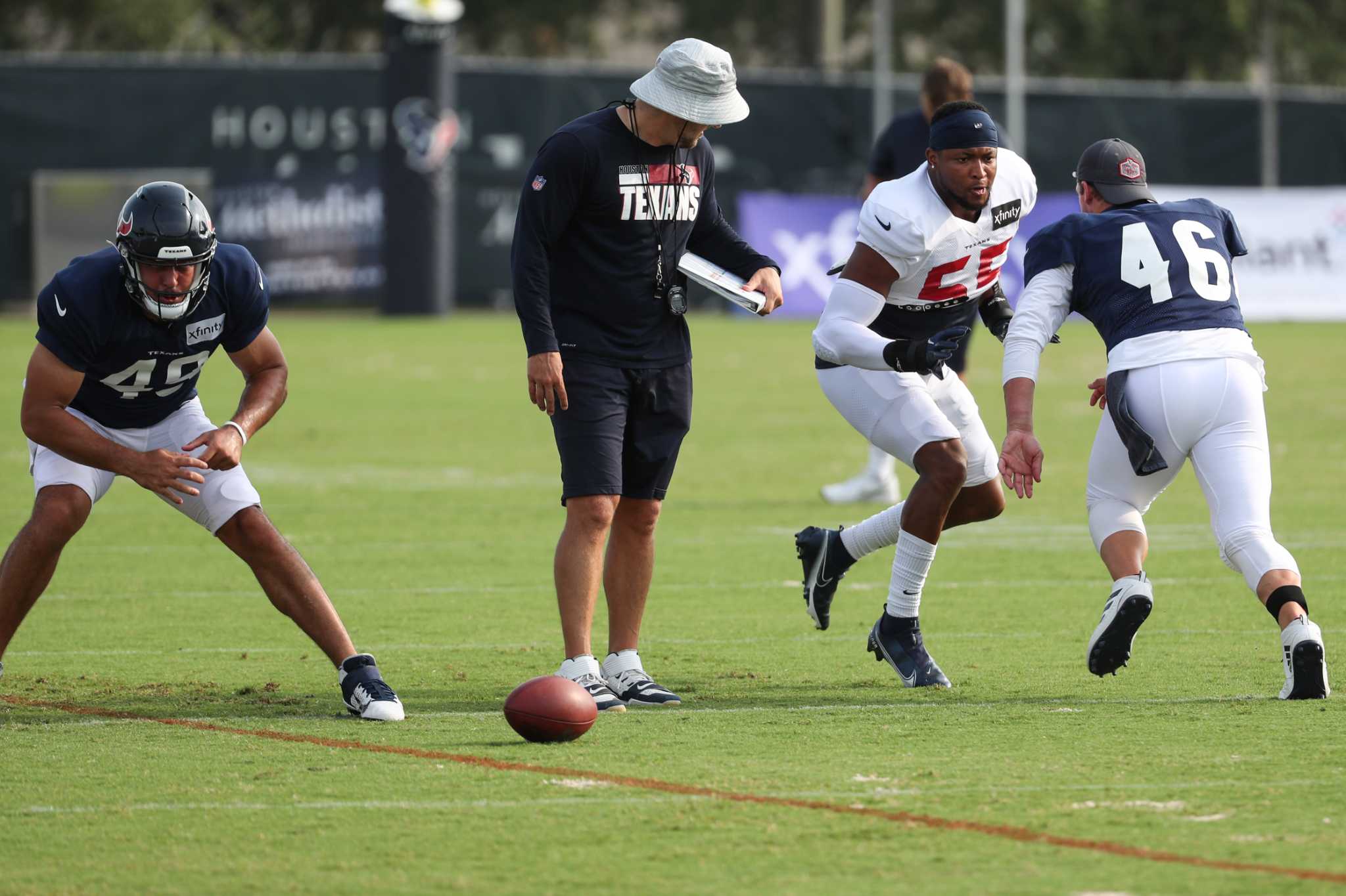 Texans re-sign linebacker Tae Davis