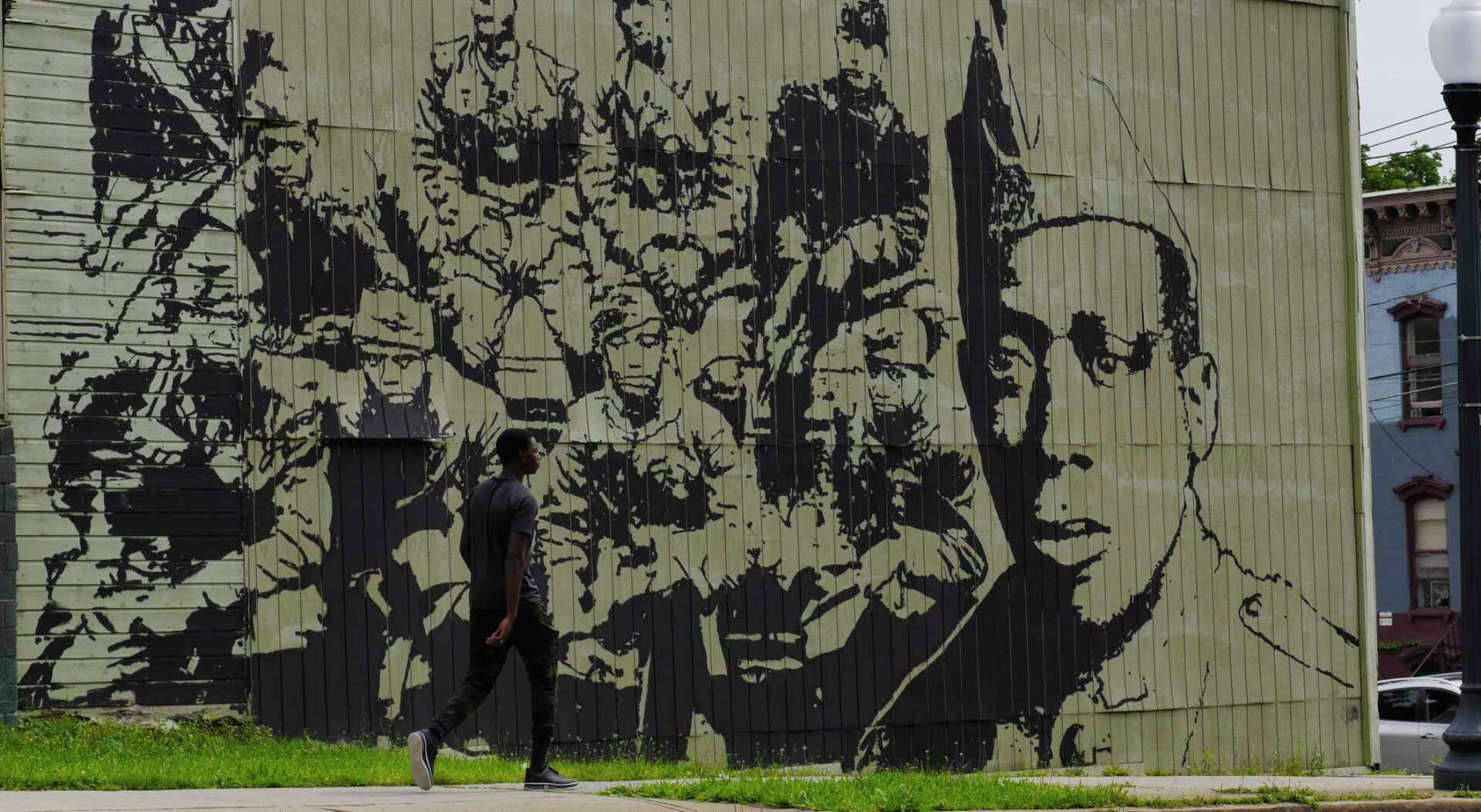 Mural of WWI hero Henry Johnson torn down after building fails