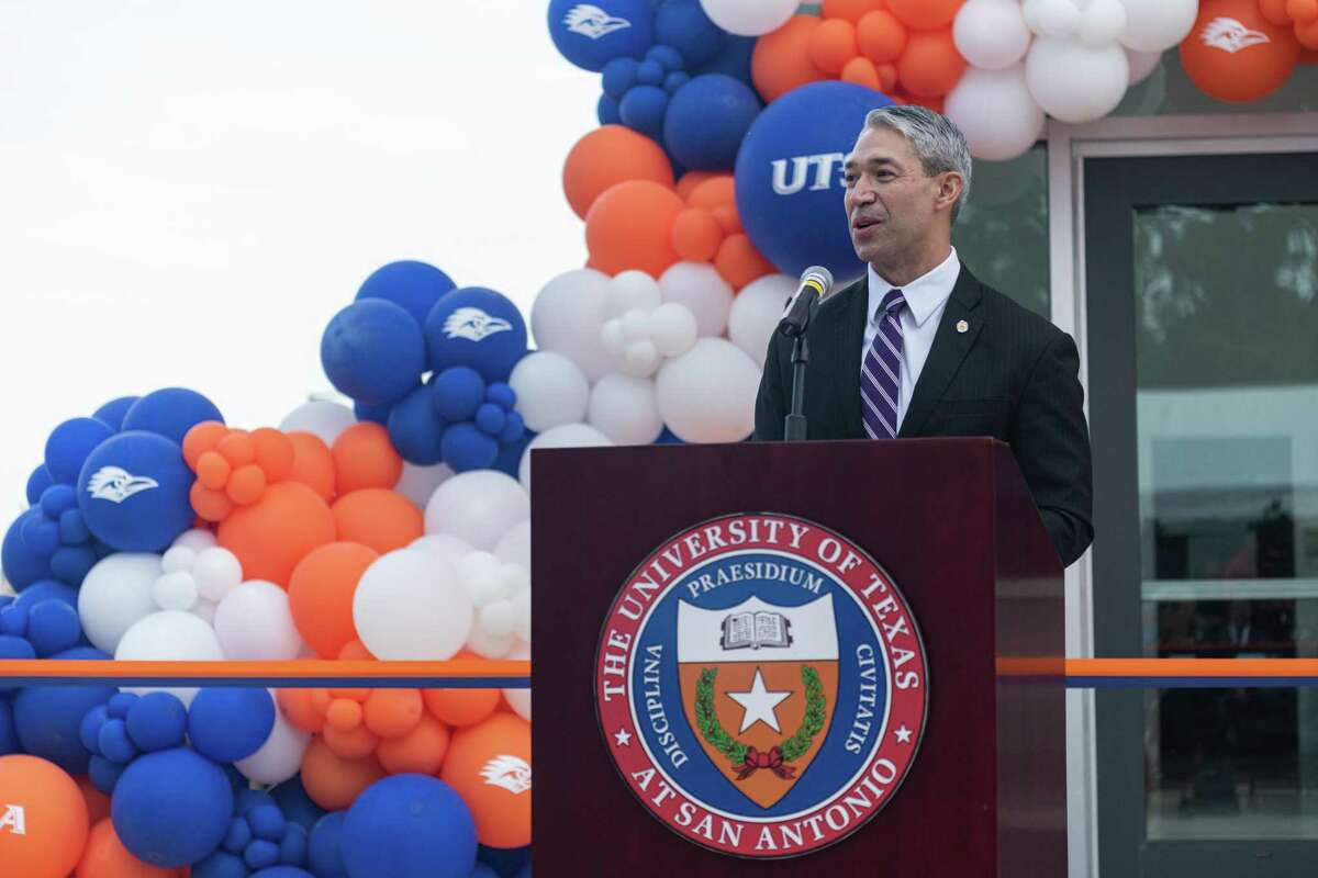 UTSA unveils Roadrunner Athletics Center of Excellence, the department ...