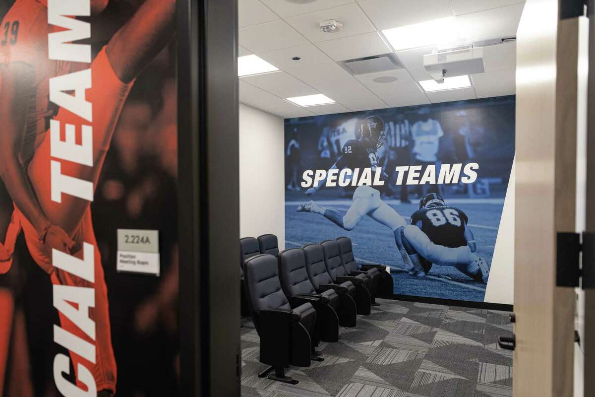 UTSA unveils Roadrunner Athletics Center of Excellence, the department ...
