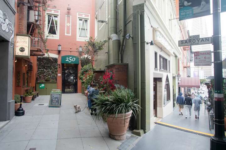 Is exploring tiny streets and alleyways the best way to see San Francisco?