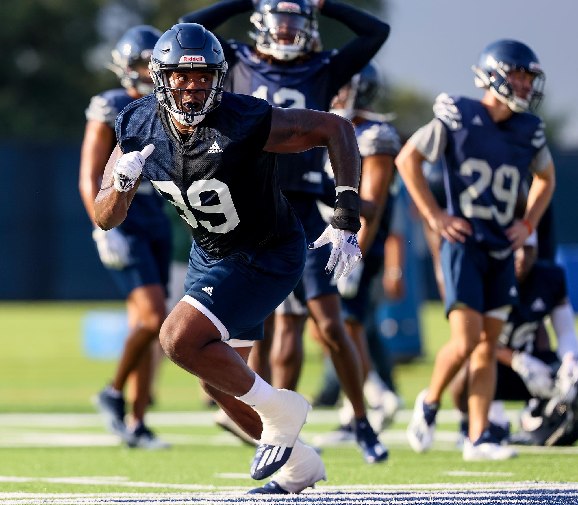 Tight ends Leroy Watson, Oscar Cardenas looking to bring versatility to ...