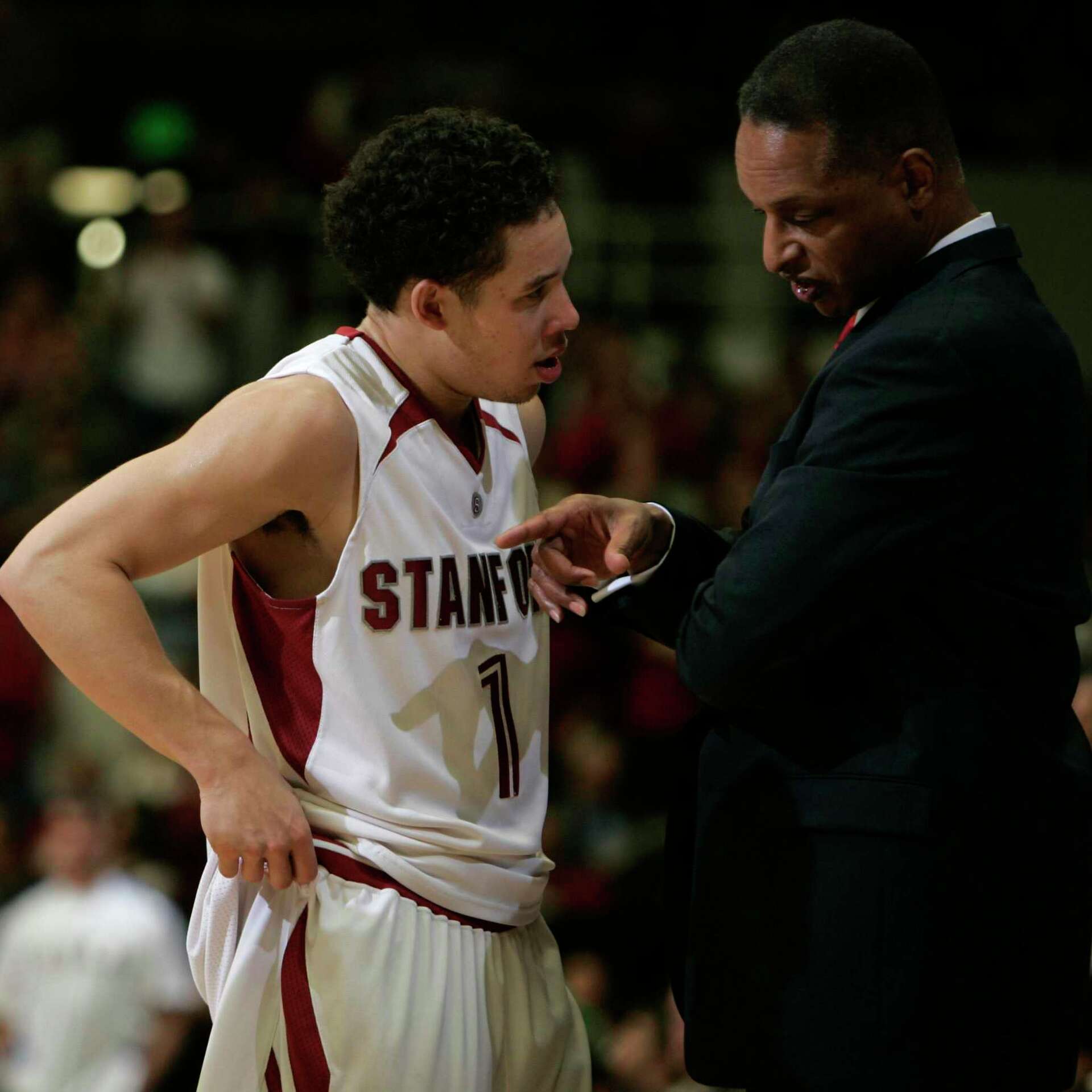 Spurs assistant Mitch Johnson leans on lessons learned from his father