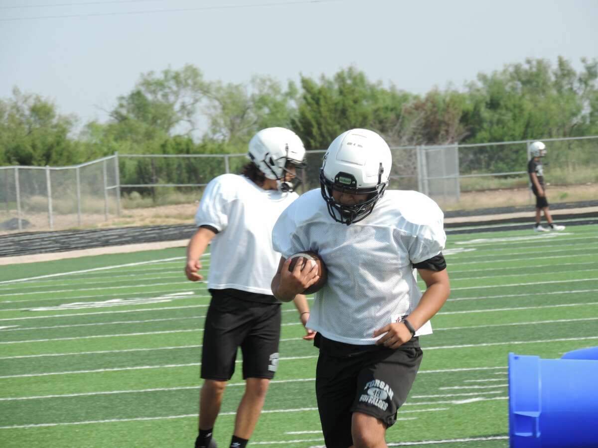2021 HS FOOTBALL PREVIEW: Hernandez carries heavy load for Forsan