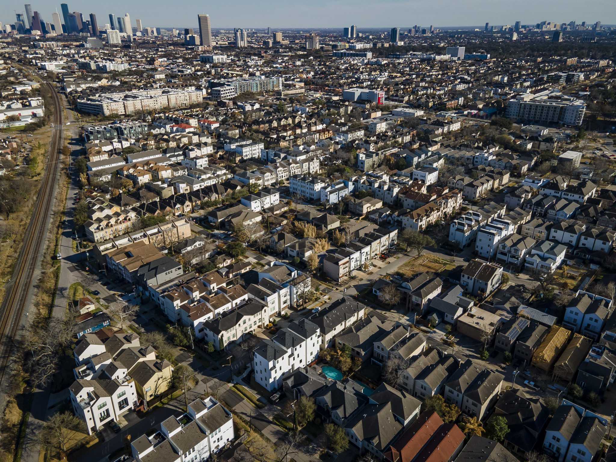 Houston gained 69,000 residents in the pandemic's first year; third ...