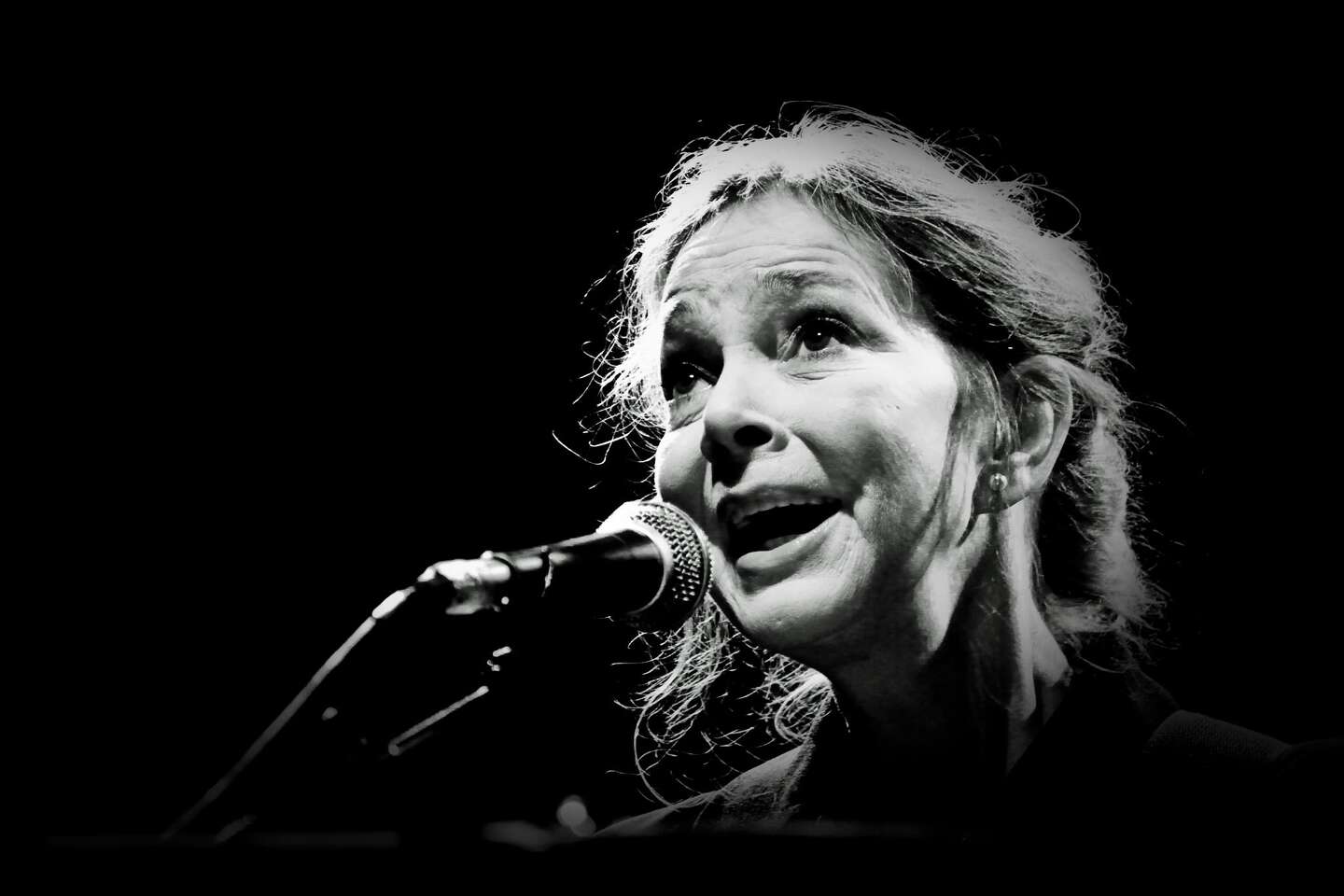 Texas legend and Grammy-winning folk singer-songwriter Nanci Griffith dies