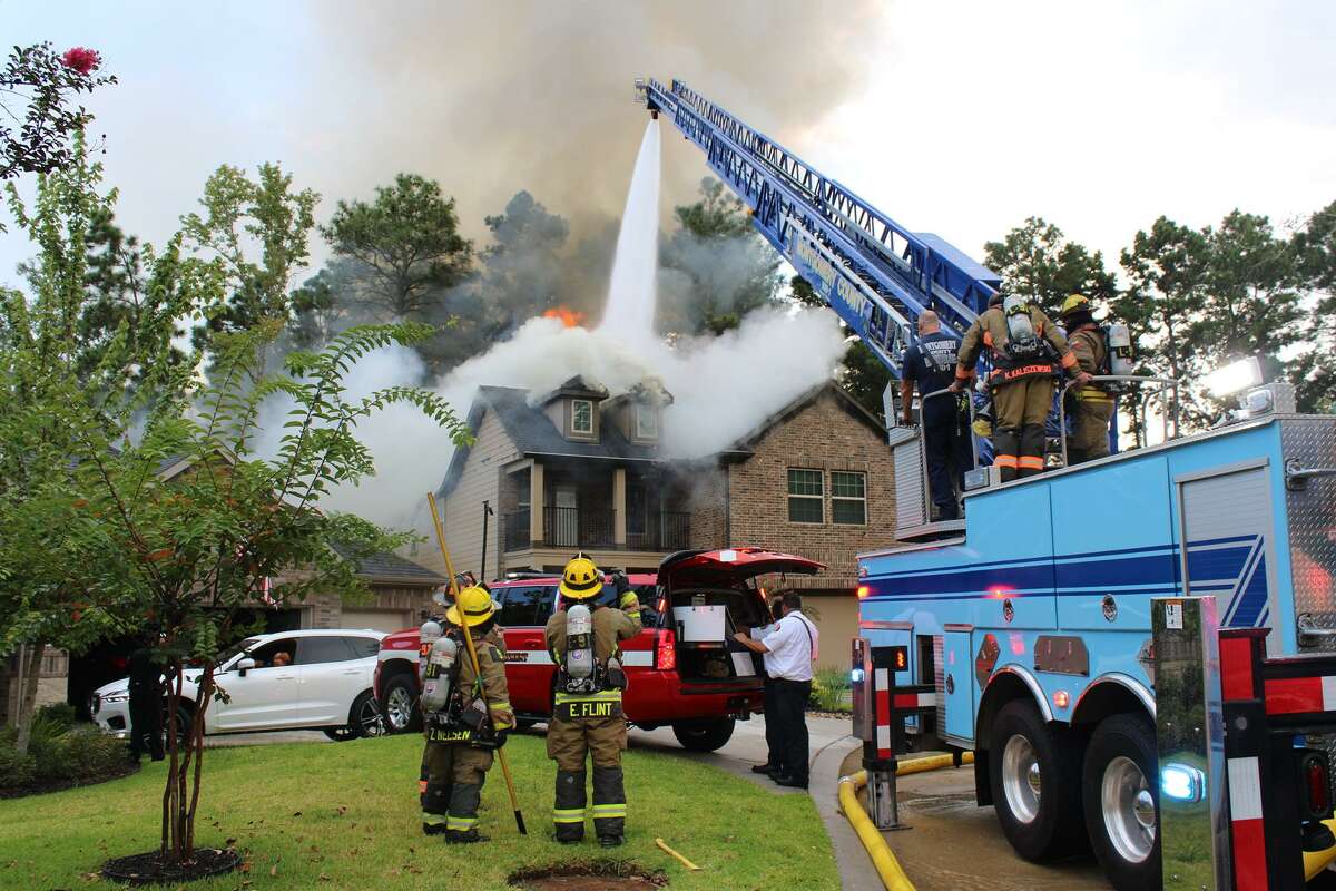 Lightning strike sparks Conroe house fire