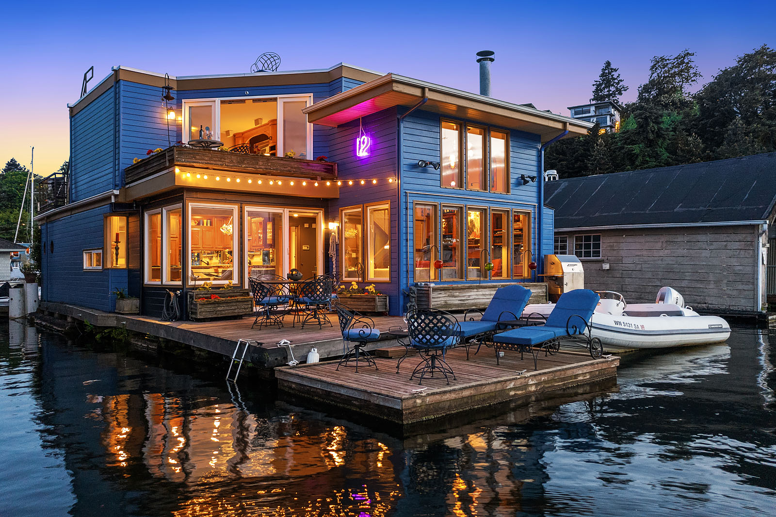 Welcome to the Hawk's Nest: $3M floating home on Seattle's Lake Union ...