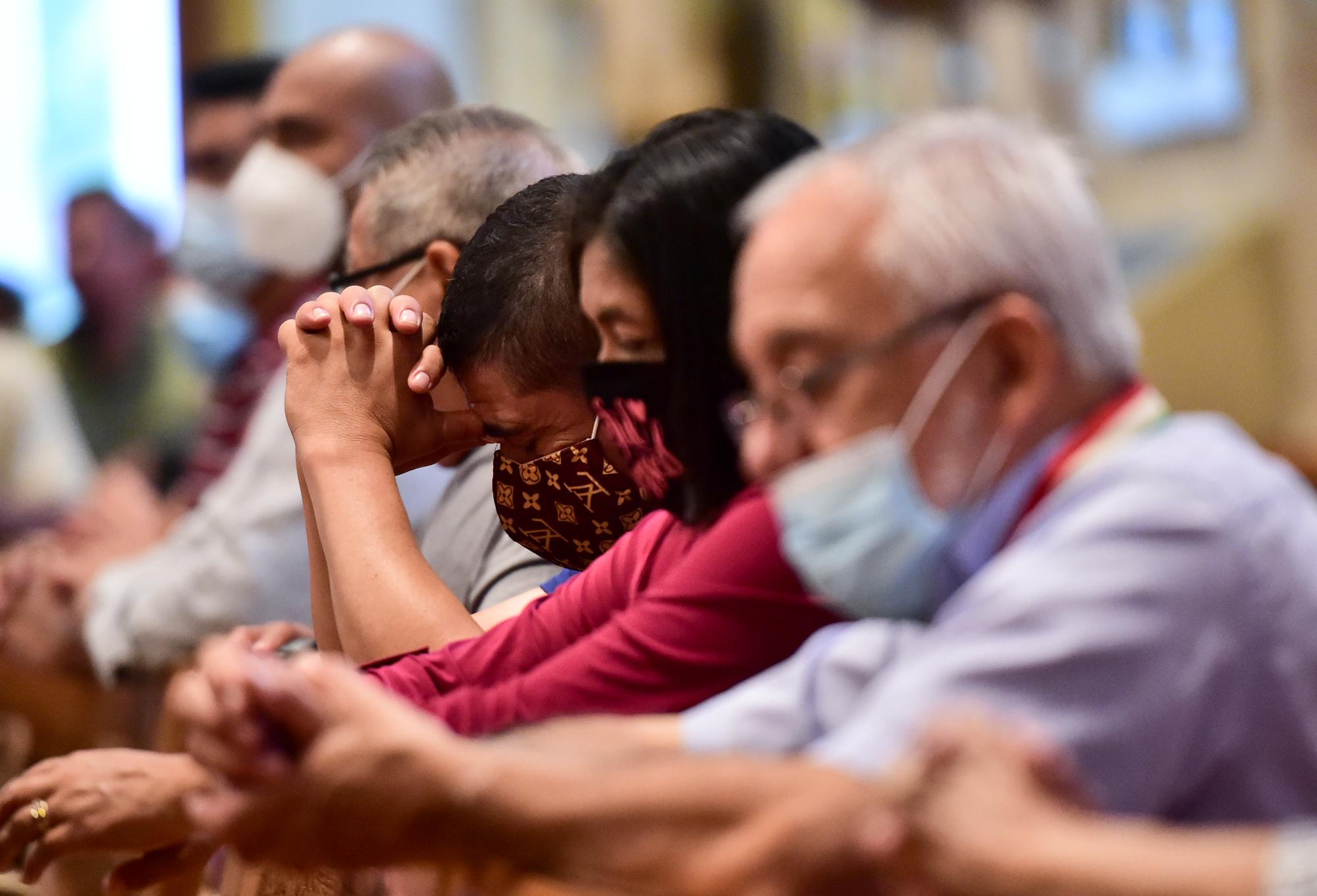Texas church-goers seek safety in masks, social distancing during ...