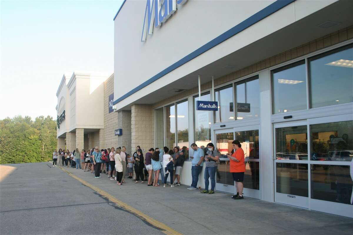 Marshalls opens in Big Rapids to loud applause