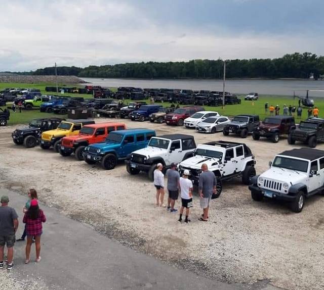 Cassens River Road Jeep Run's great convoy rolling to Hawg Pit BBQ
