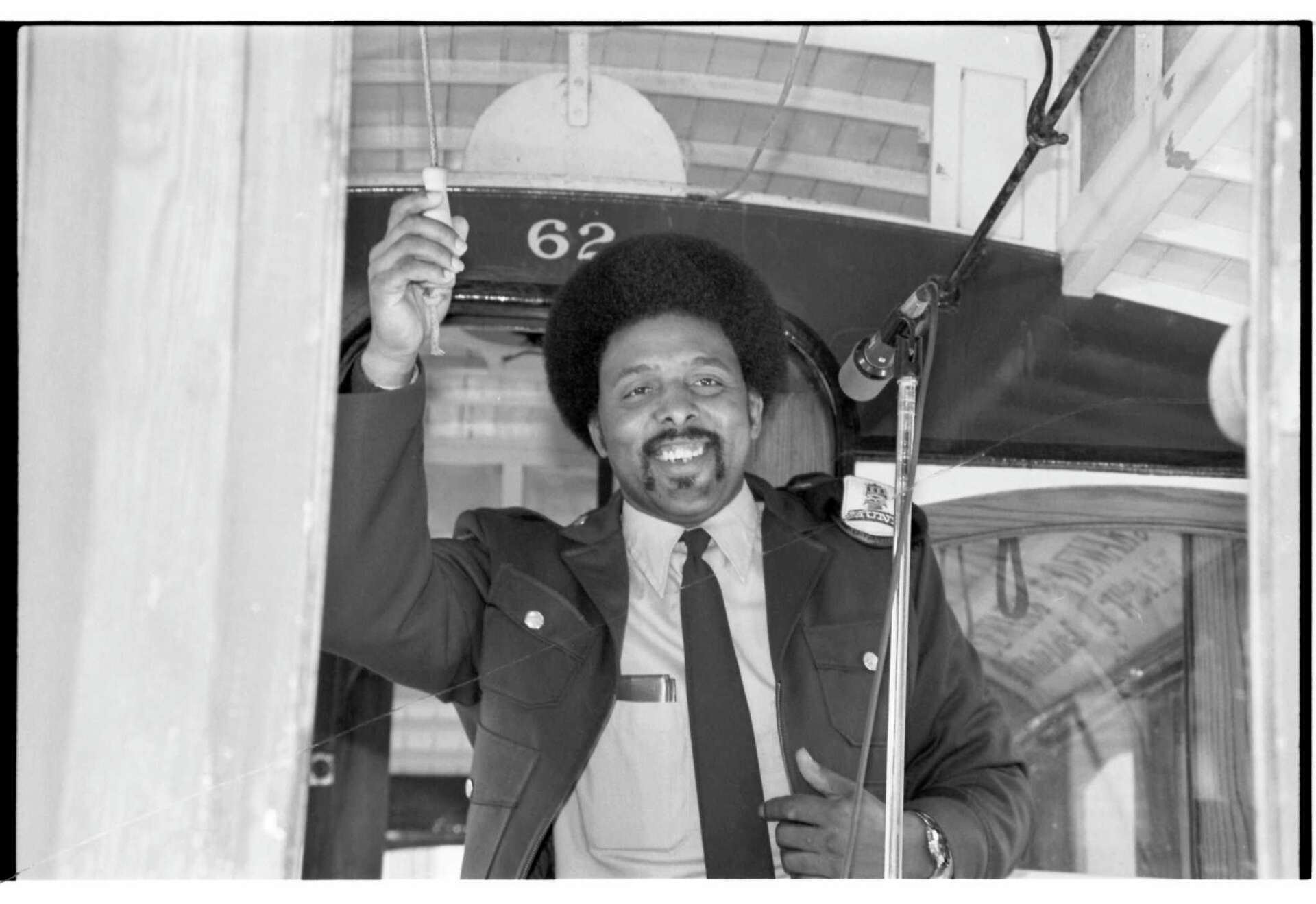 Carl Payne, S.F. cable car gripman and champion bell ringer, dies at 81