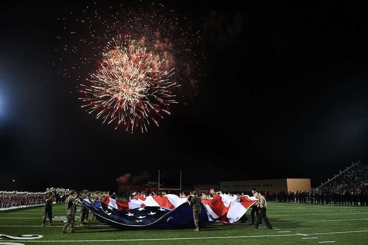 Tomball football teams to honor veterans in brand-new home during ...