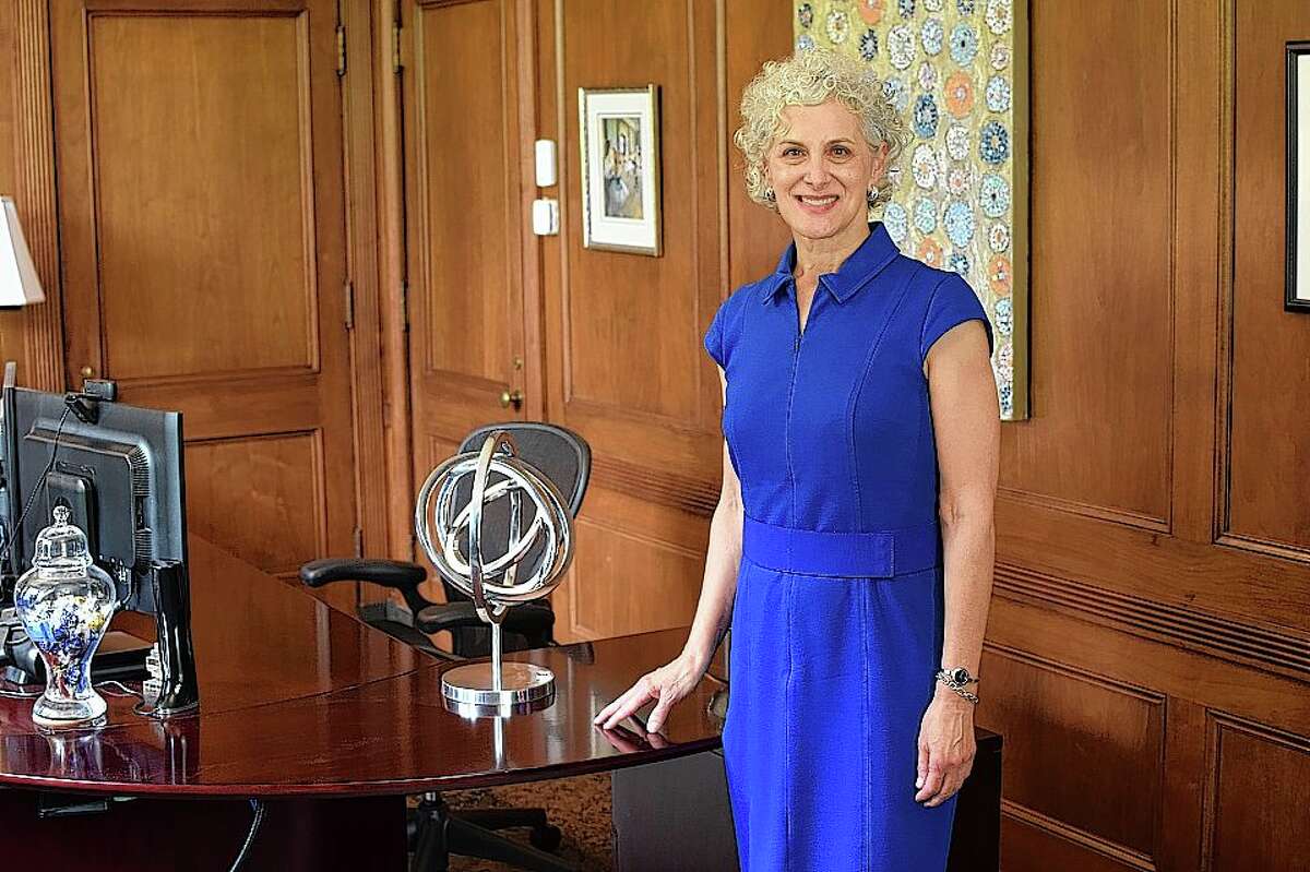 Neighbors: For 14th president Farley, Illinois College a community and ...