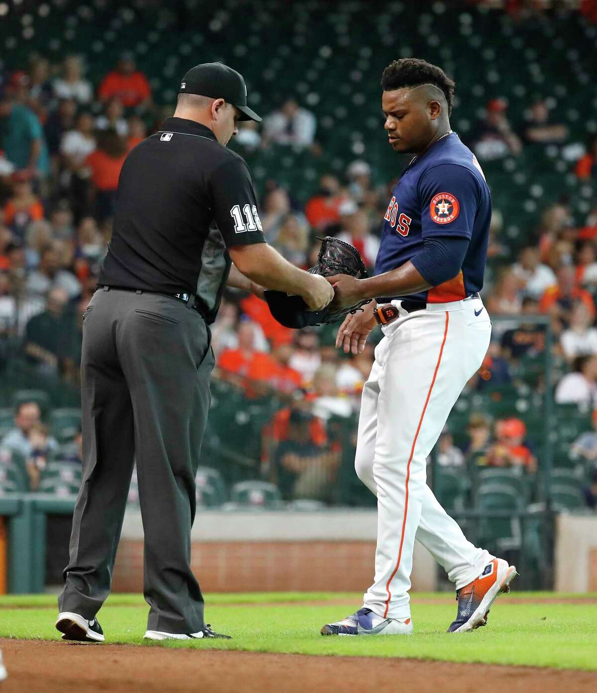 Astros suffer 11th-inning loss to Mariners in series finale