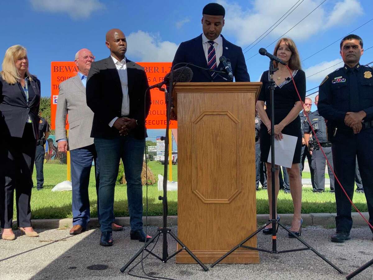 New bright-orange signs up along Bissonnet Track in latest attempt to ...