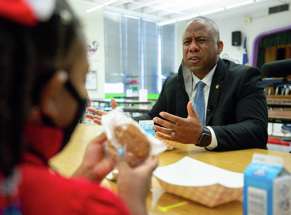 'A day to celebrate': Houston ISD starts new school year amid COVID surge