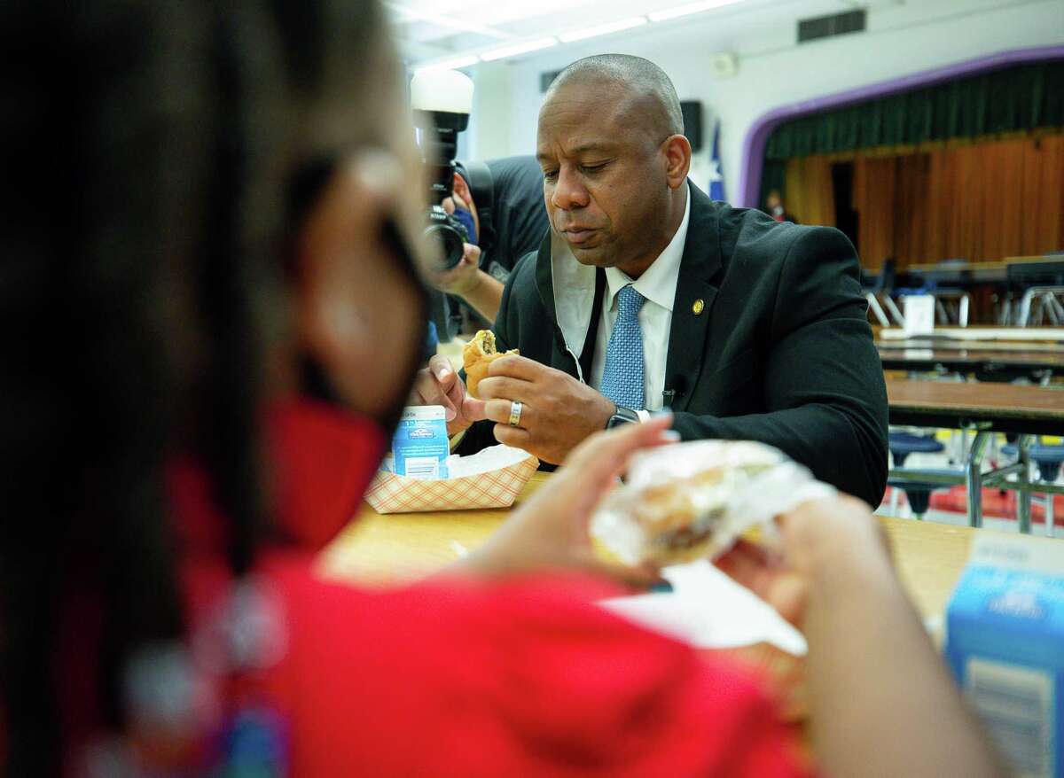 'A day to celebrate': Houston ISD starts new school year amid COVID surge