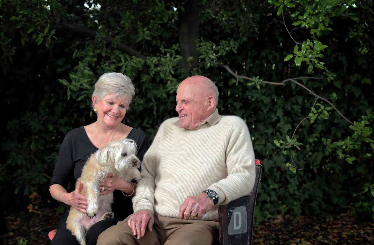 Former Giants owner Bob Lurie to be honored on Wall of Fame