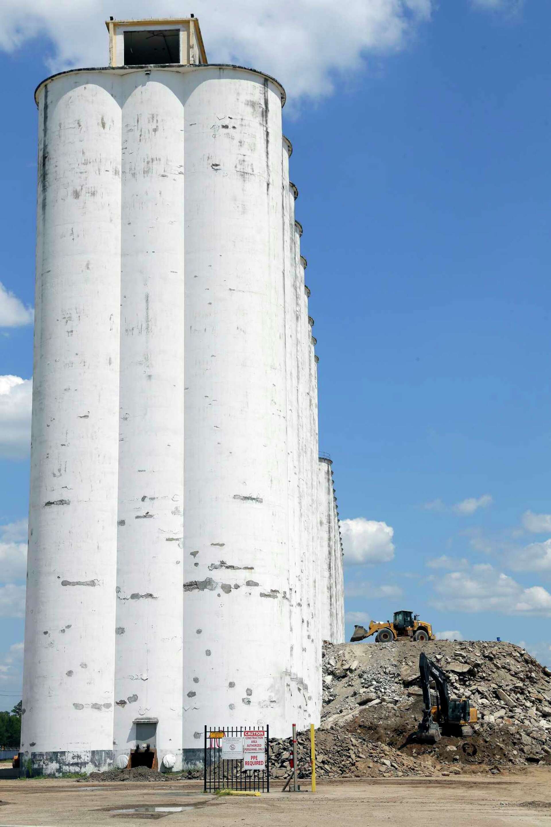 Demolition begins on towering west Houston grain silos, making way for ...
