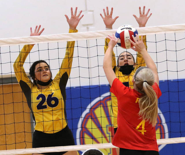 Eyeing first Roxana Tourney title, Eagles roll through pool play