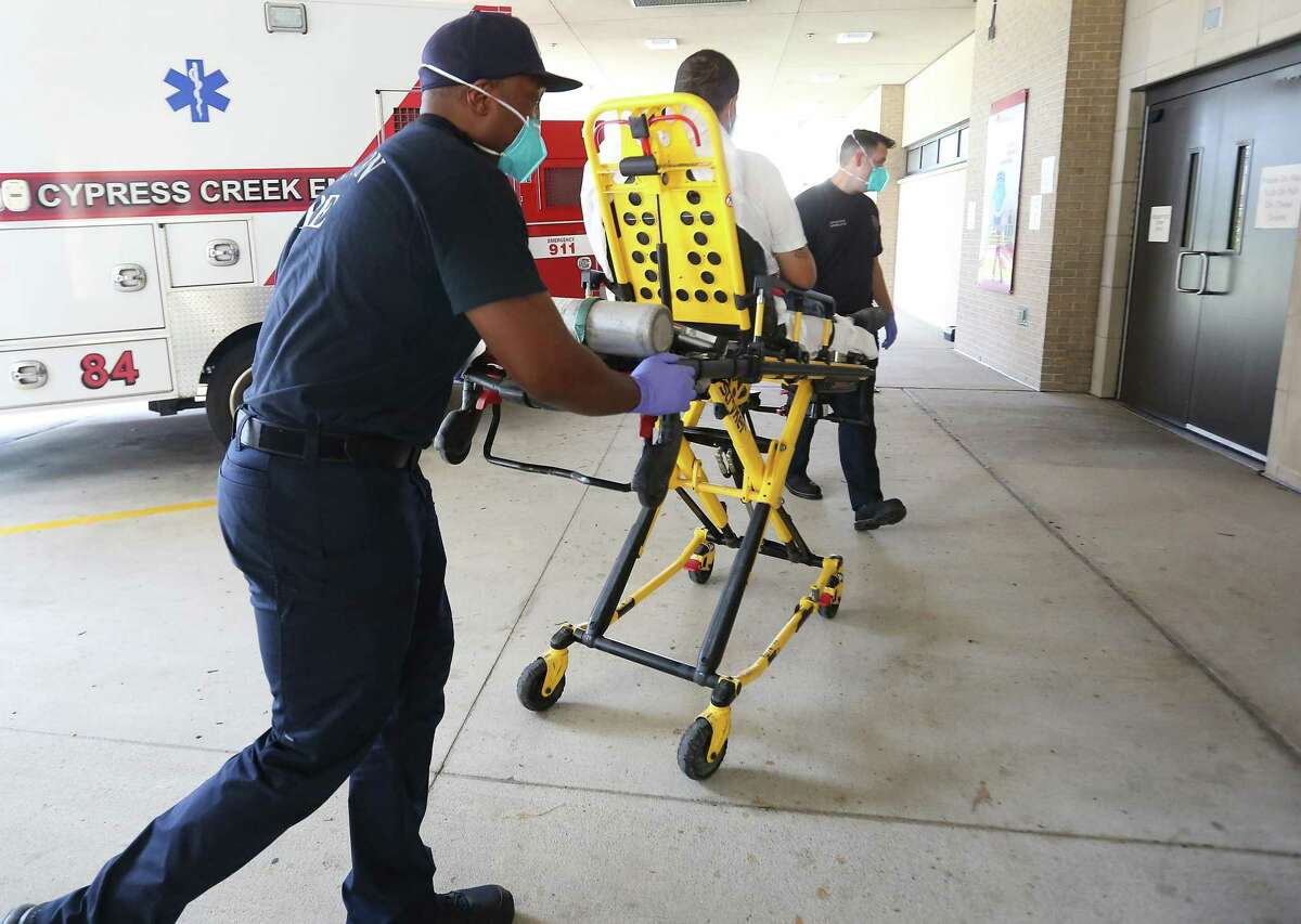 Houston ambulances face lengthy wait times at ERs as COVID patients ...