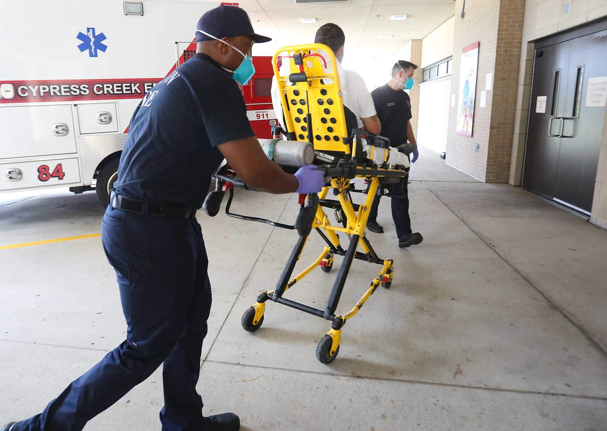 Houston ambulances face lengthy wait times at ERs as COVID patients ...