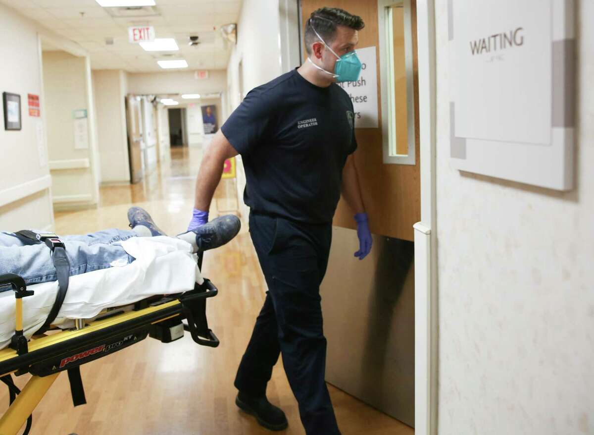Houston ambulances face lengthy wait times at ERs as COVID patients ...