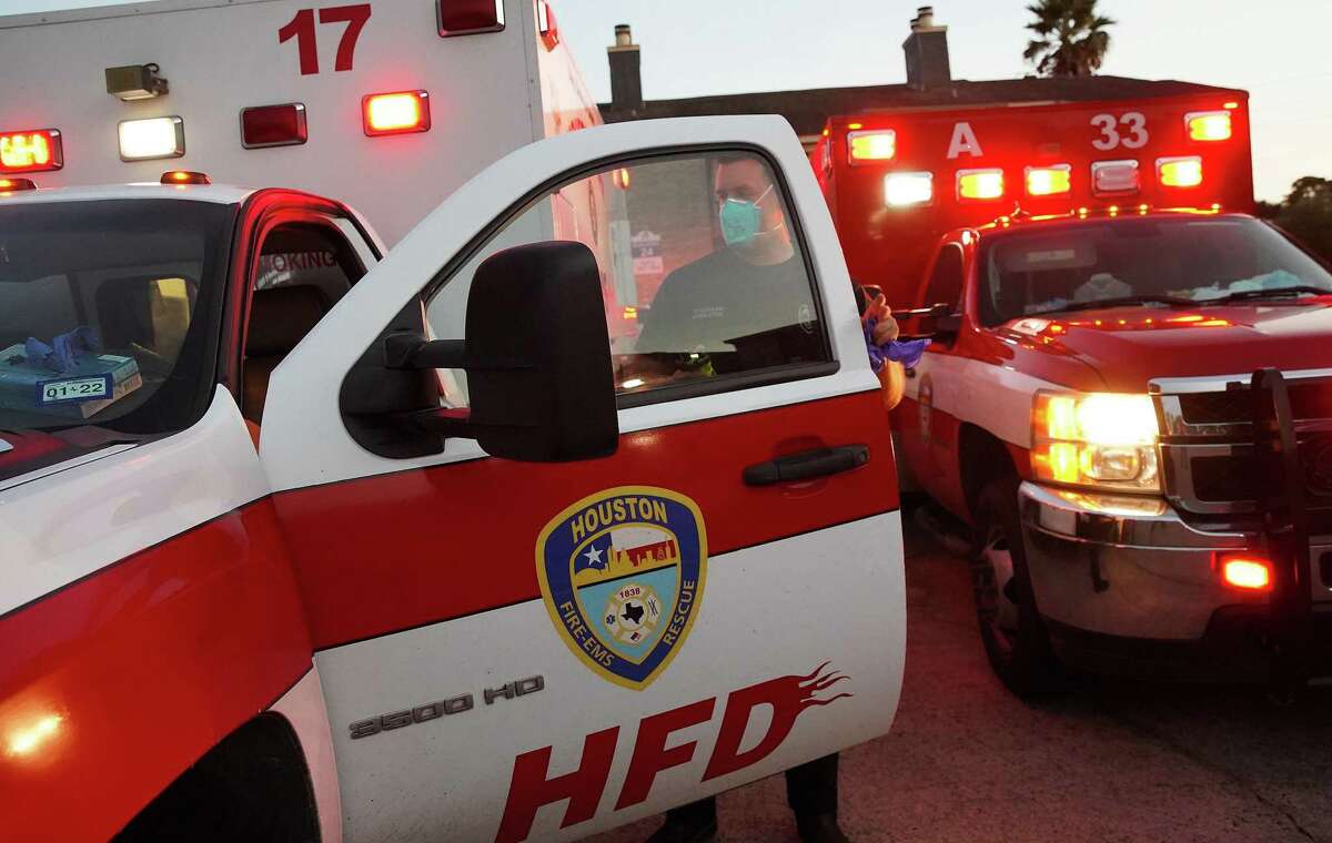 Houston ambulances face lengthy wait times at ERs as COVID patients ...