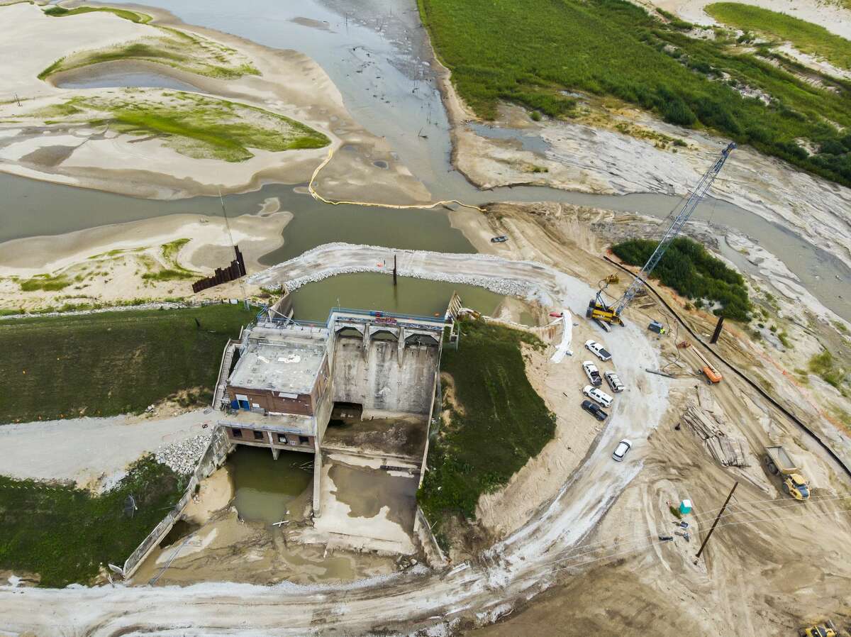 Aerial photos show Edenville Dam, Sanford Dam