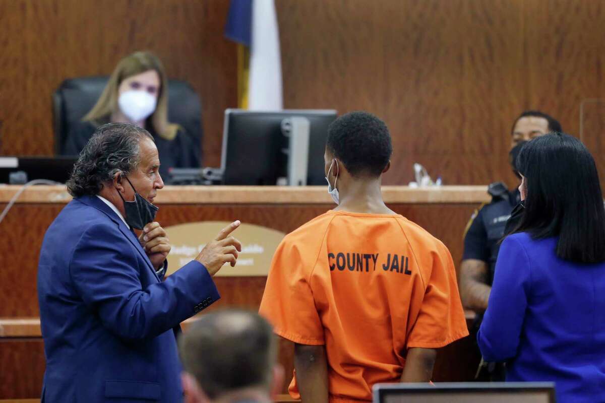 Suspects in fatal shooting of New Orleans officer each claim to be ...