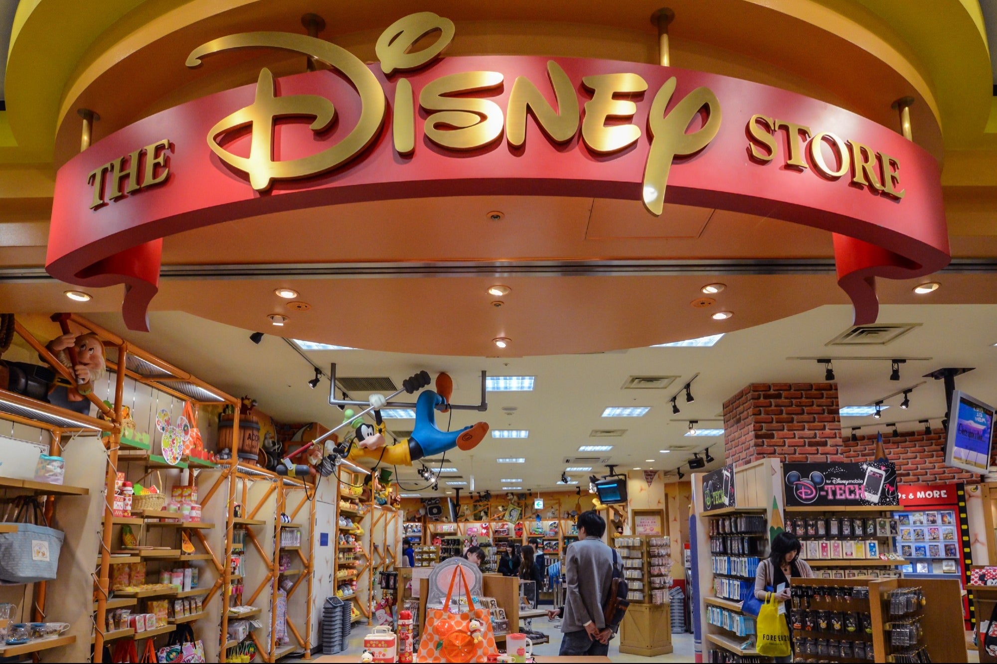 Is the Disney Store in crisis? The reality behind the closure of more ...