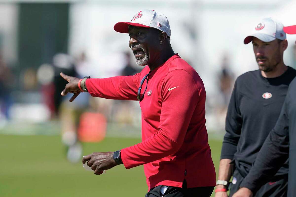 Beloved 49ers linebacker coach Johnny Holland to leave team to undergo ...